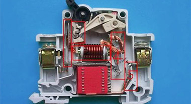 What is the difference between relay and circuit breaker? | Quisure ...
